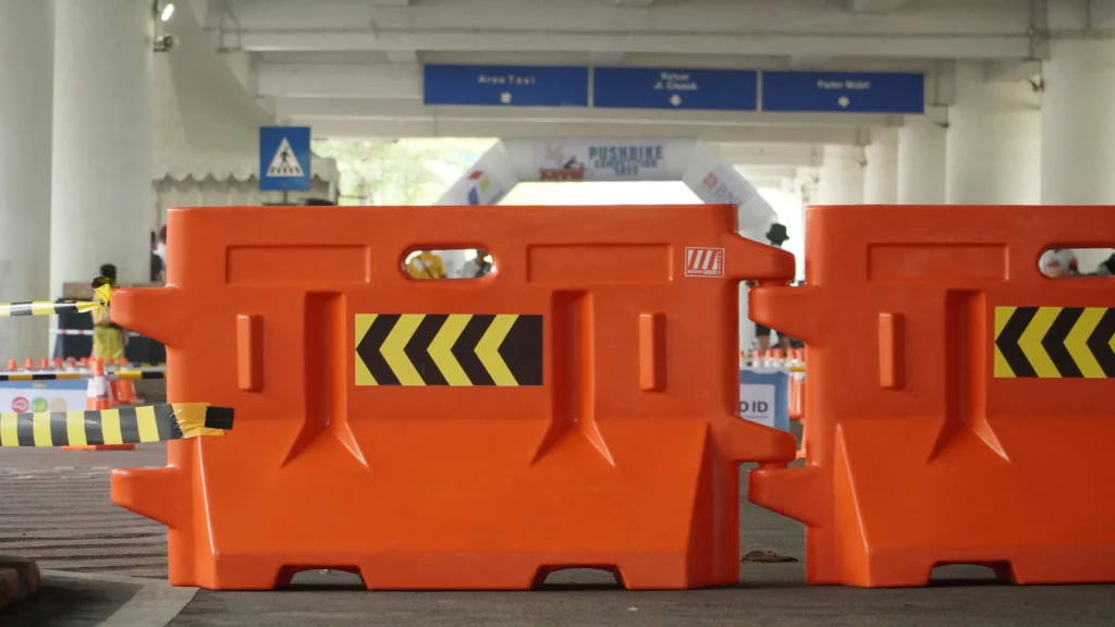 Panduan Memilih Pembatas Jalan Orange Kotak untuk Proyek Konstruksi ...